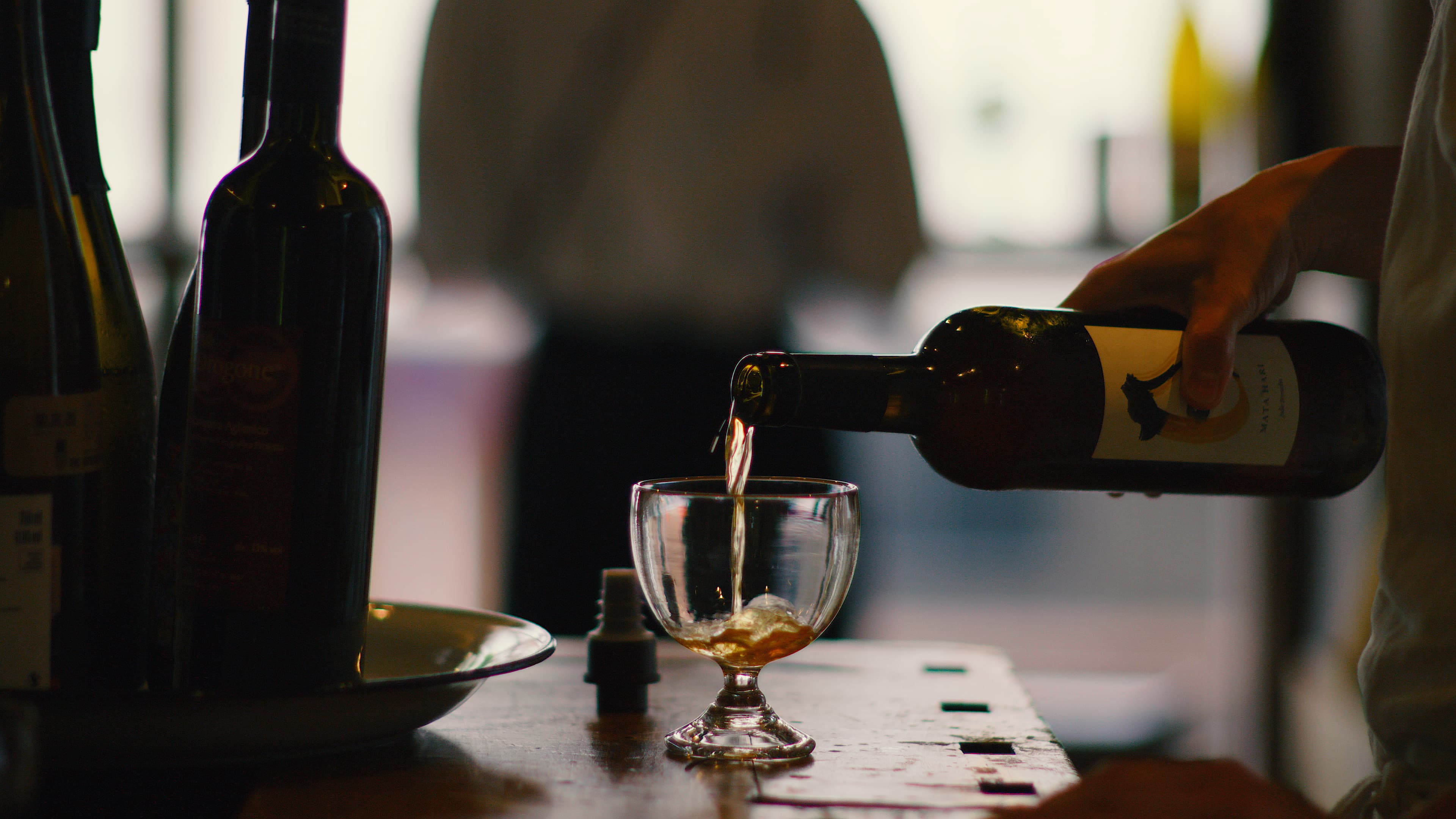 202 - Sunday Bake Shop の2階で「お家を楽しむ」ワインやおかし、食品などを販売しています